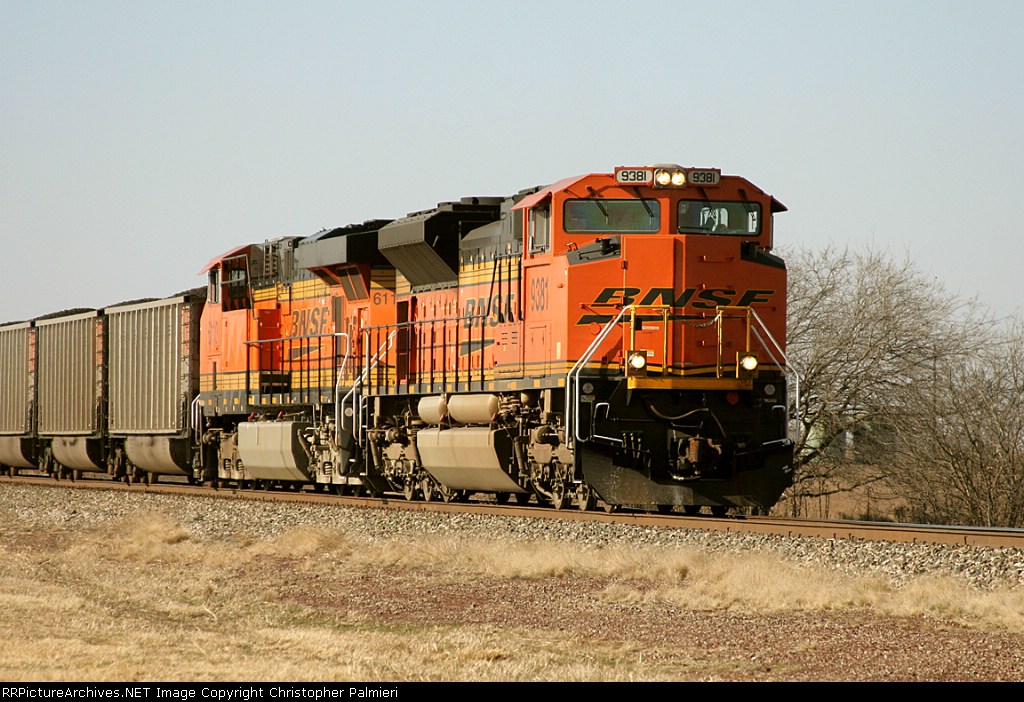 BNSF 9381 and BNSF 6110